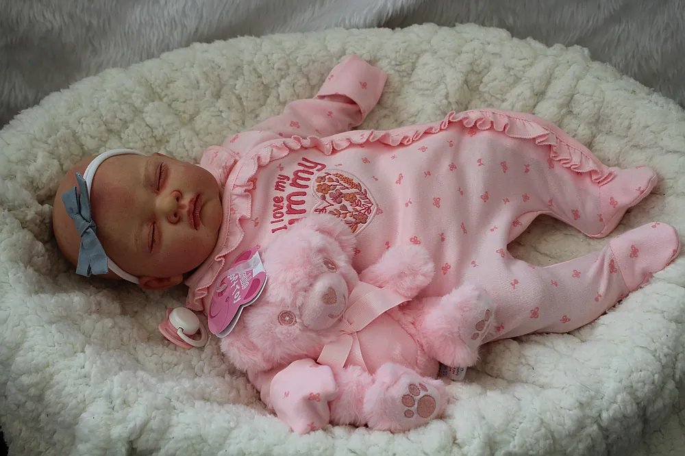 Sofia by Joanna Thawley from Freaky Puffalumps on Reborns