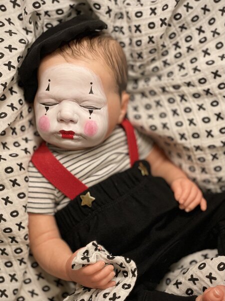 Harper clown reborn doll by Joylynn Wong | Schattebout Art Dolls